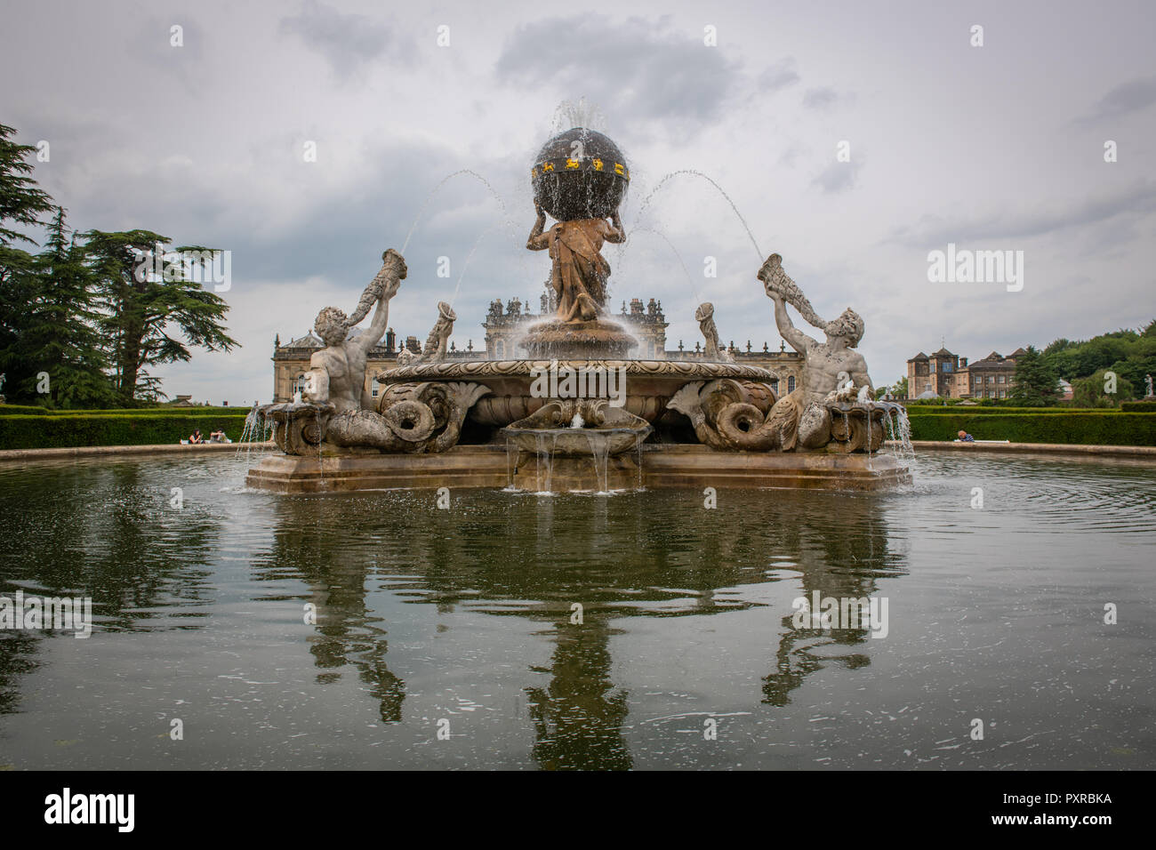 Atlas fountain sculpture hi-res stock photography and images - Alamy
