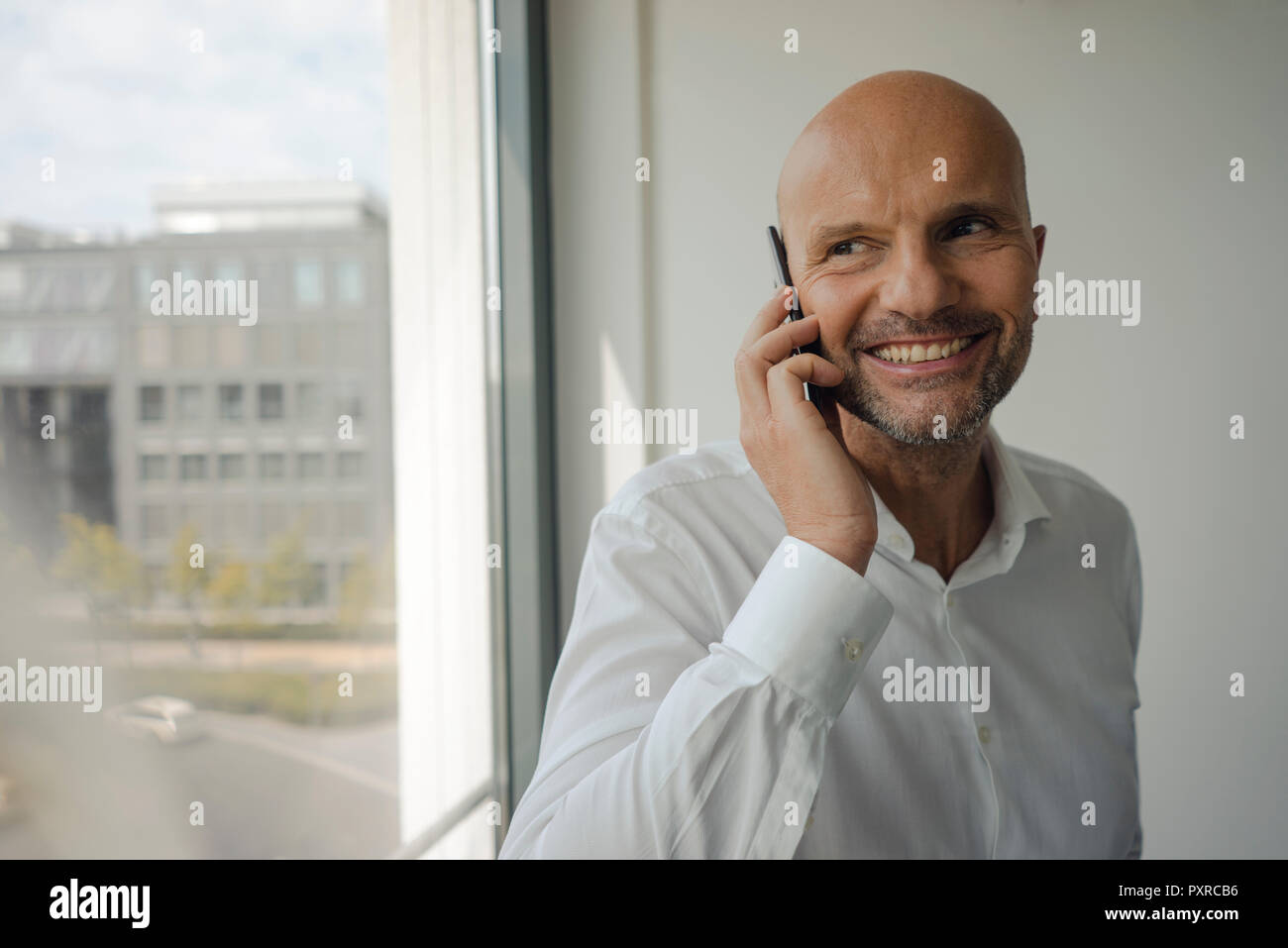 Man office telephone laughing hi-res stock photography and images - Alamy