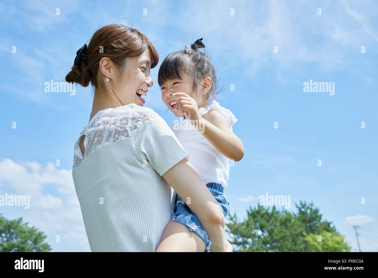 Japanese mother and daughter at the park Stock Photo - Alamy