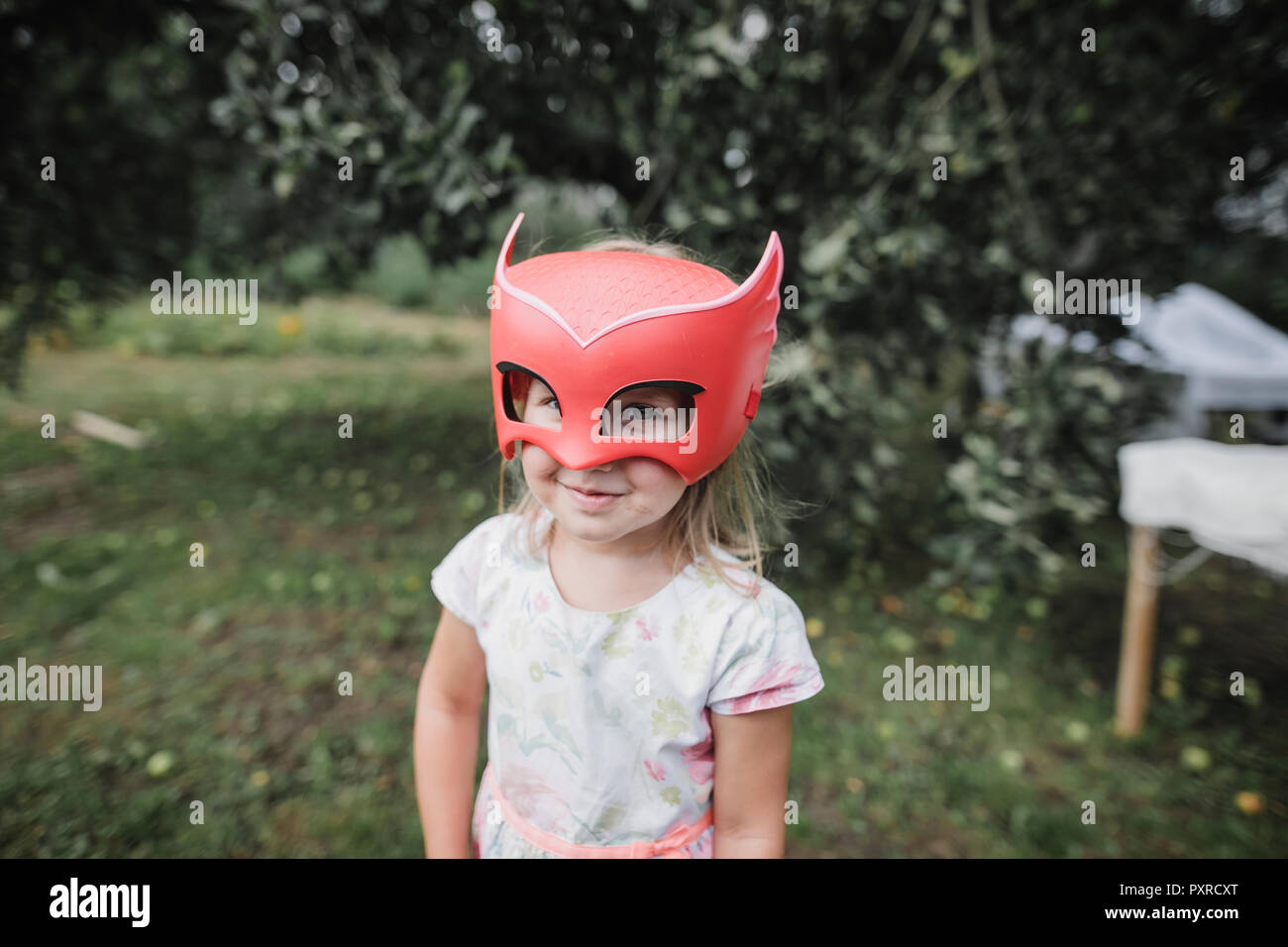 Little girl mask hi-res stock photography and images - Alamy