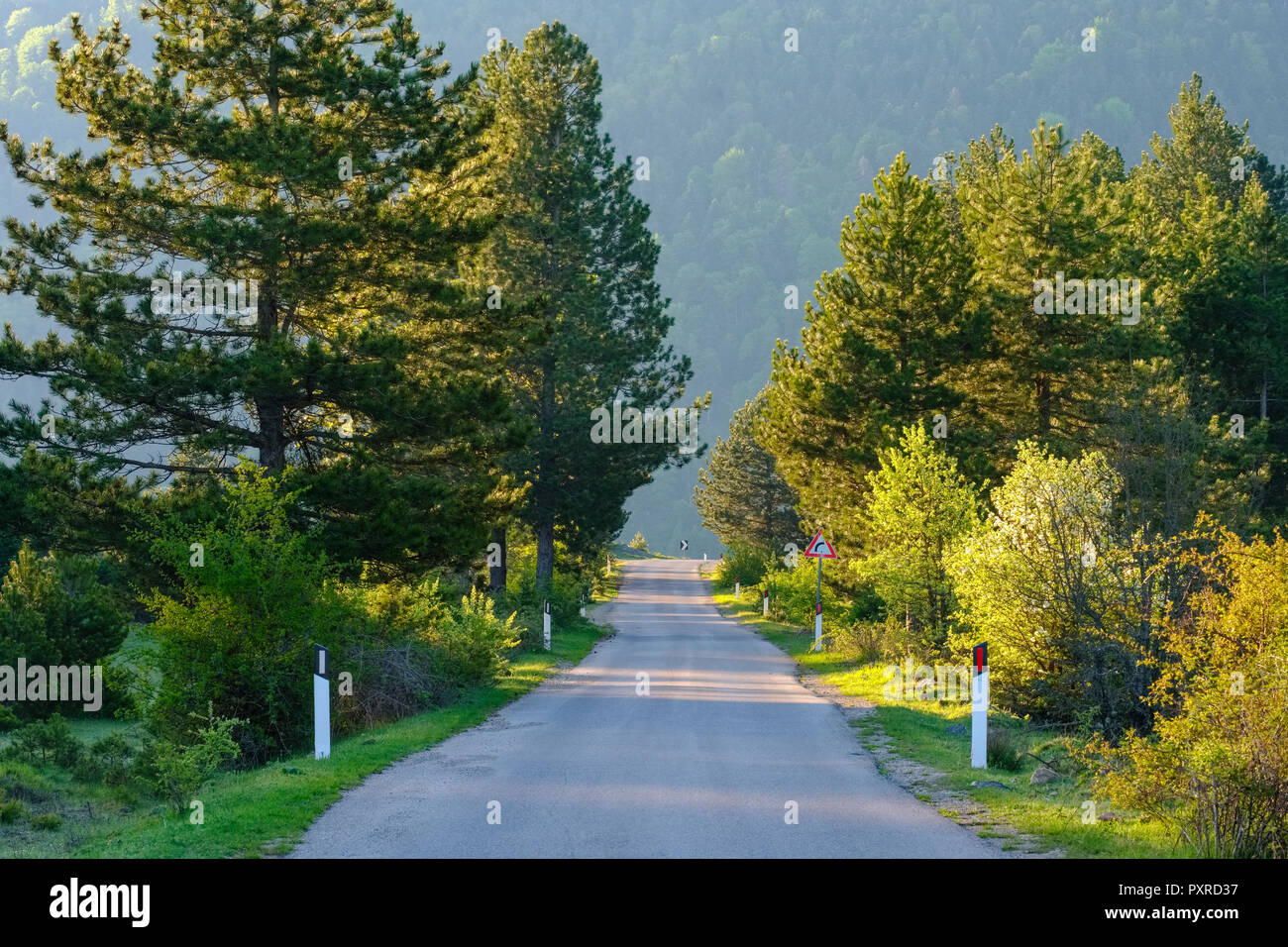 Empty country hi-res stock photography and images - Alamy