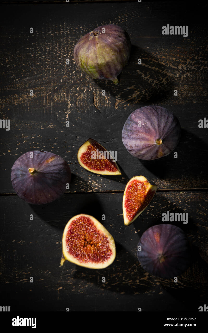Figs on dark wood Stock Photo - Alamy