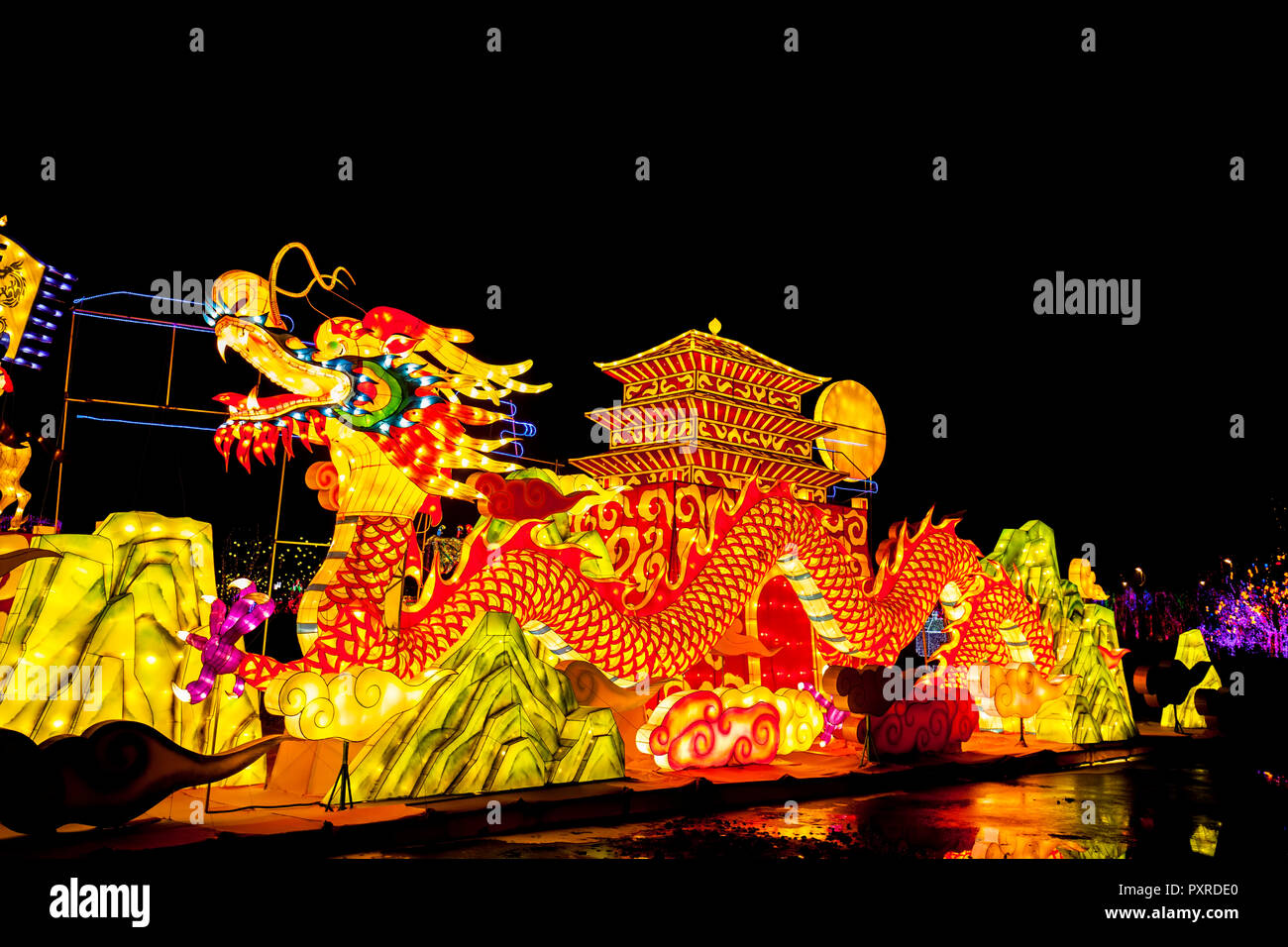 dragon at chinese lantern festival Stock Photo - Alamy
