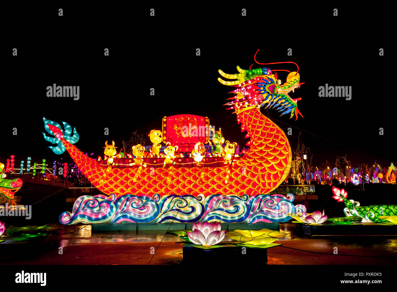 dragon at chinese lantern festival Stock Photo - Alamy