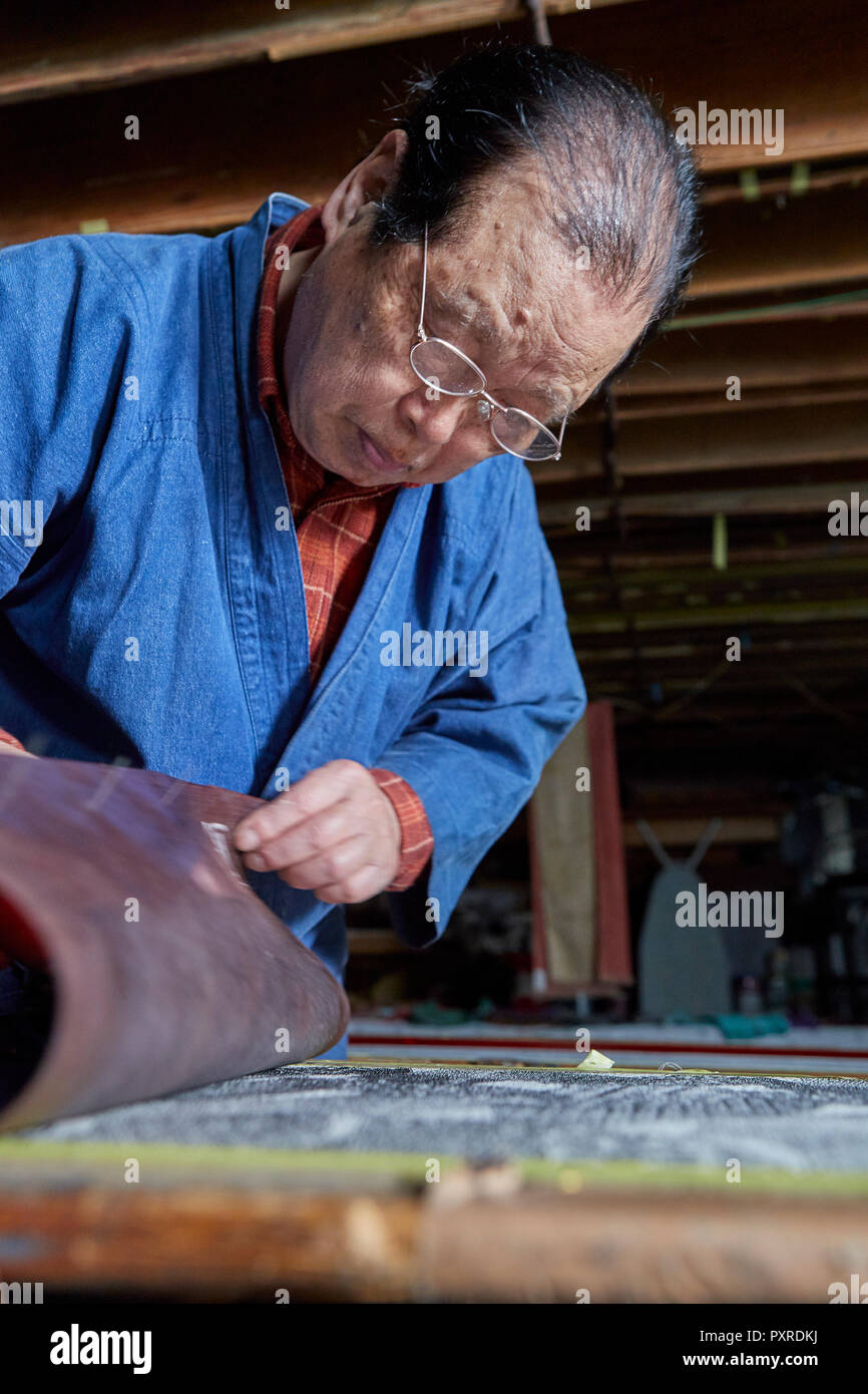 Japanese artisan working in the studio Stock Photo - Alamy