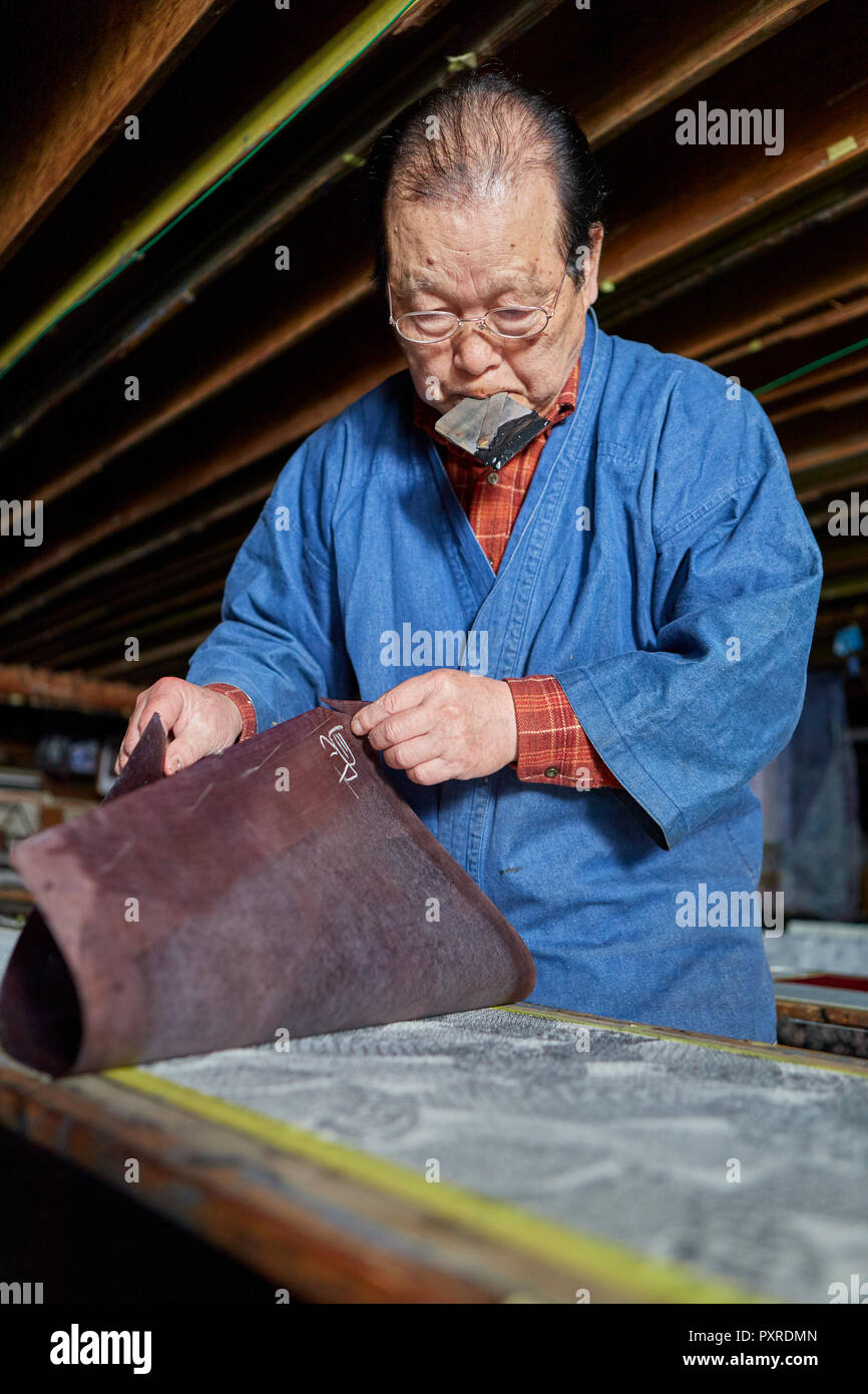 Japanese artisan working in the studio Stock Photo - Alamy