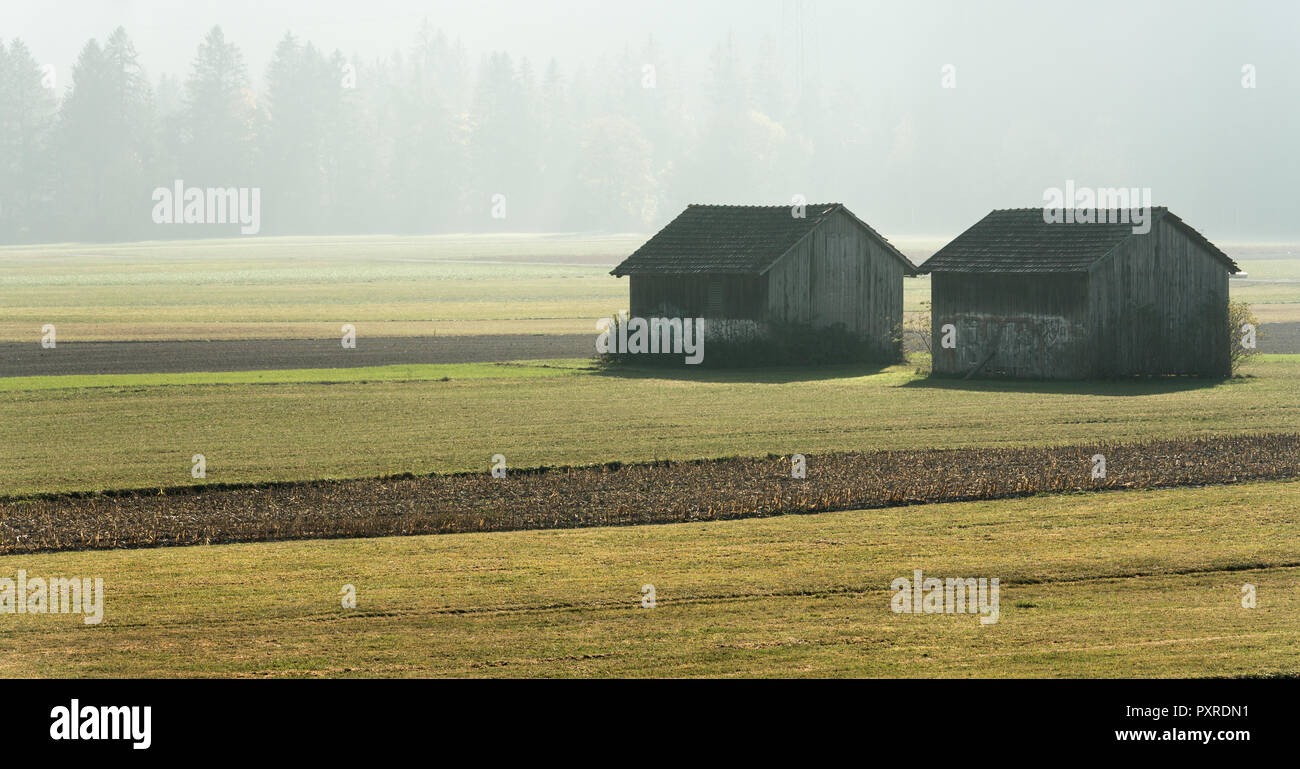 Old wooden barns hi-res stock photography and images - Alamy