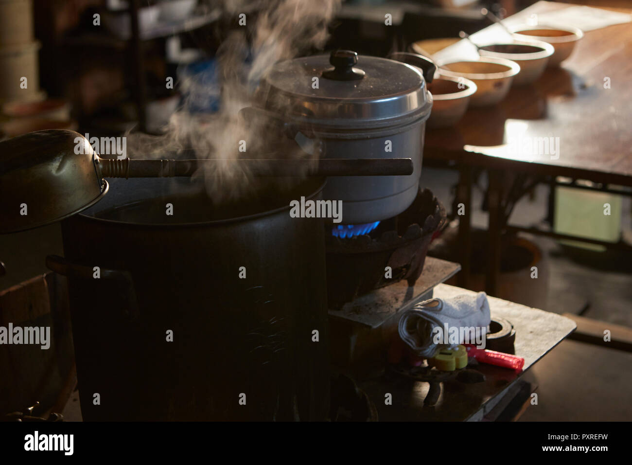 Edo style crafts hi-res stock photography and images - Alamy