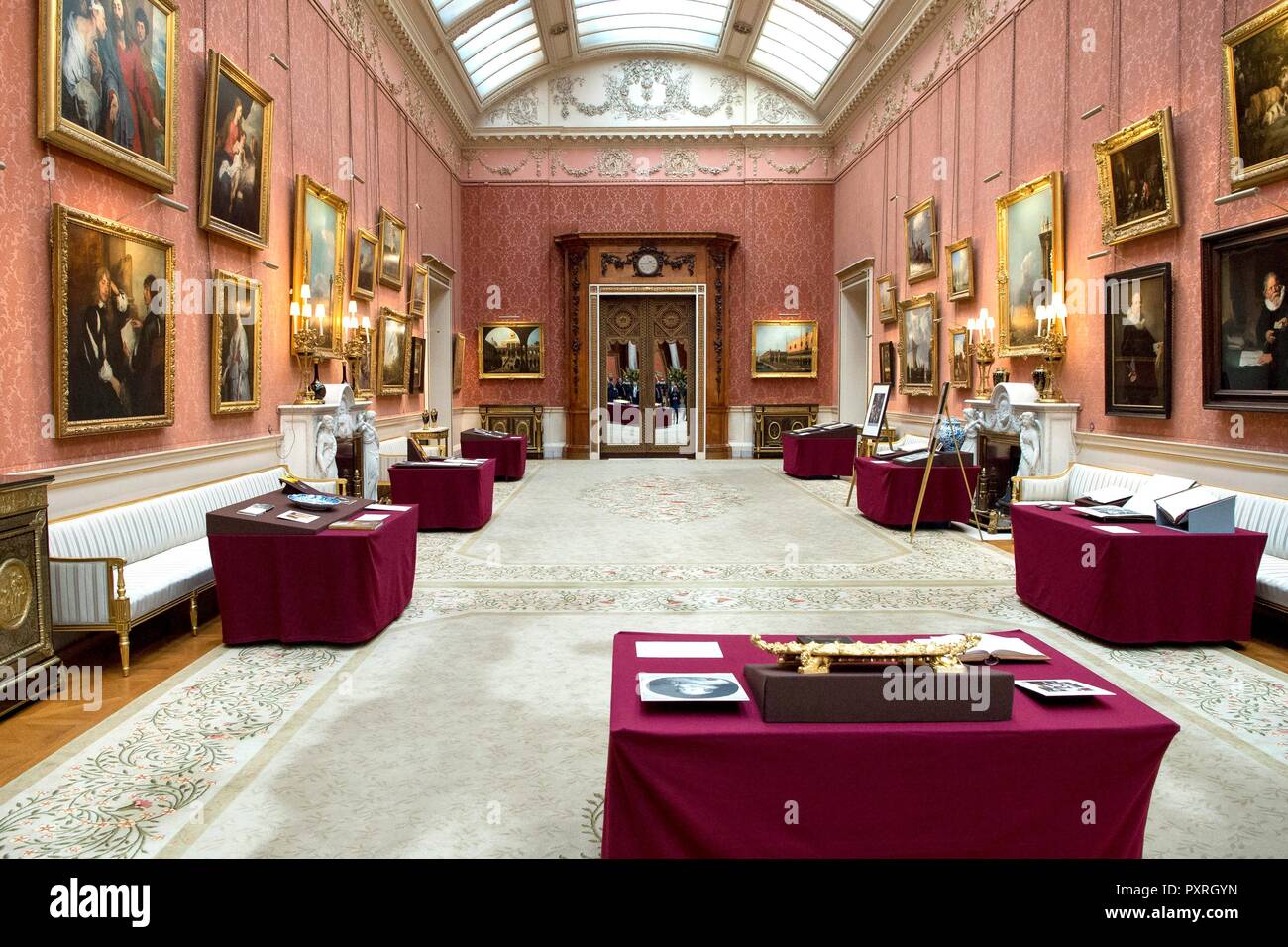 Royal collection buckingham palace hi-res stock photography and images ...