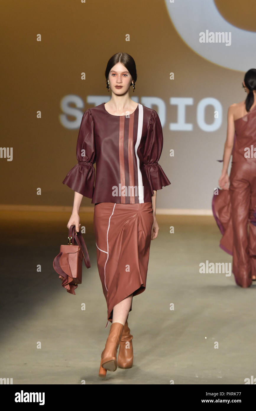 Sao Paulo, Brazil. 23rd Oct 2018. SPFW N46 - Top 5 Parade during SPFW ...