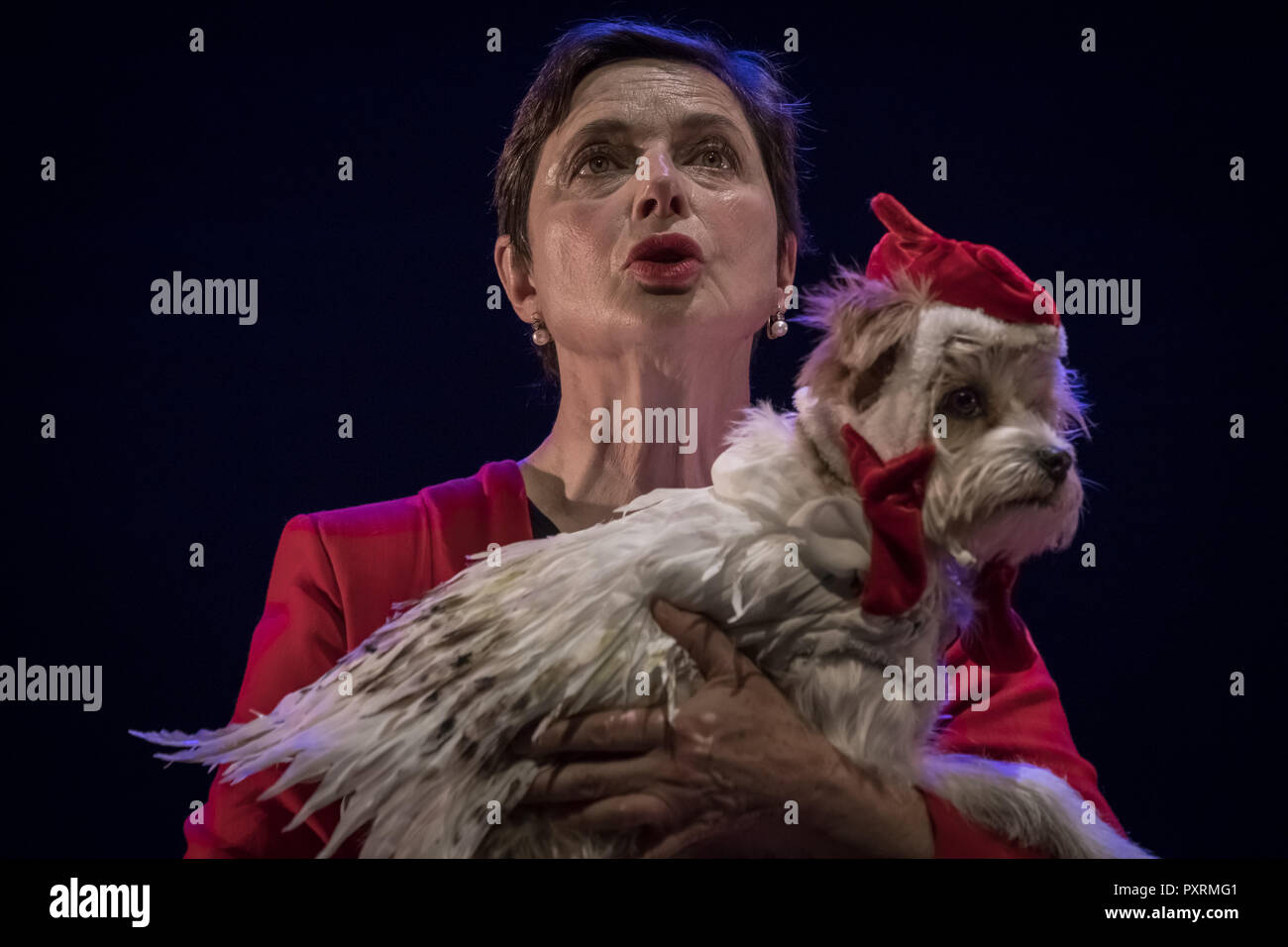 London, UK. 23rd Oct 2018. UK premiere of Link Link one-woman show by ...