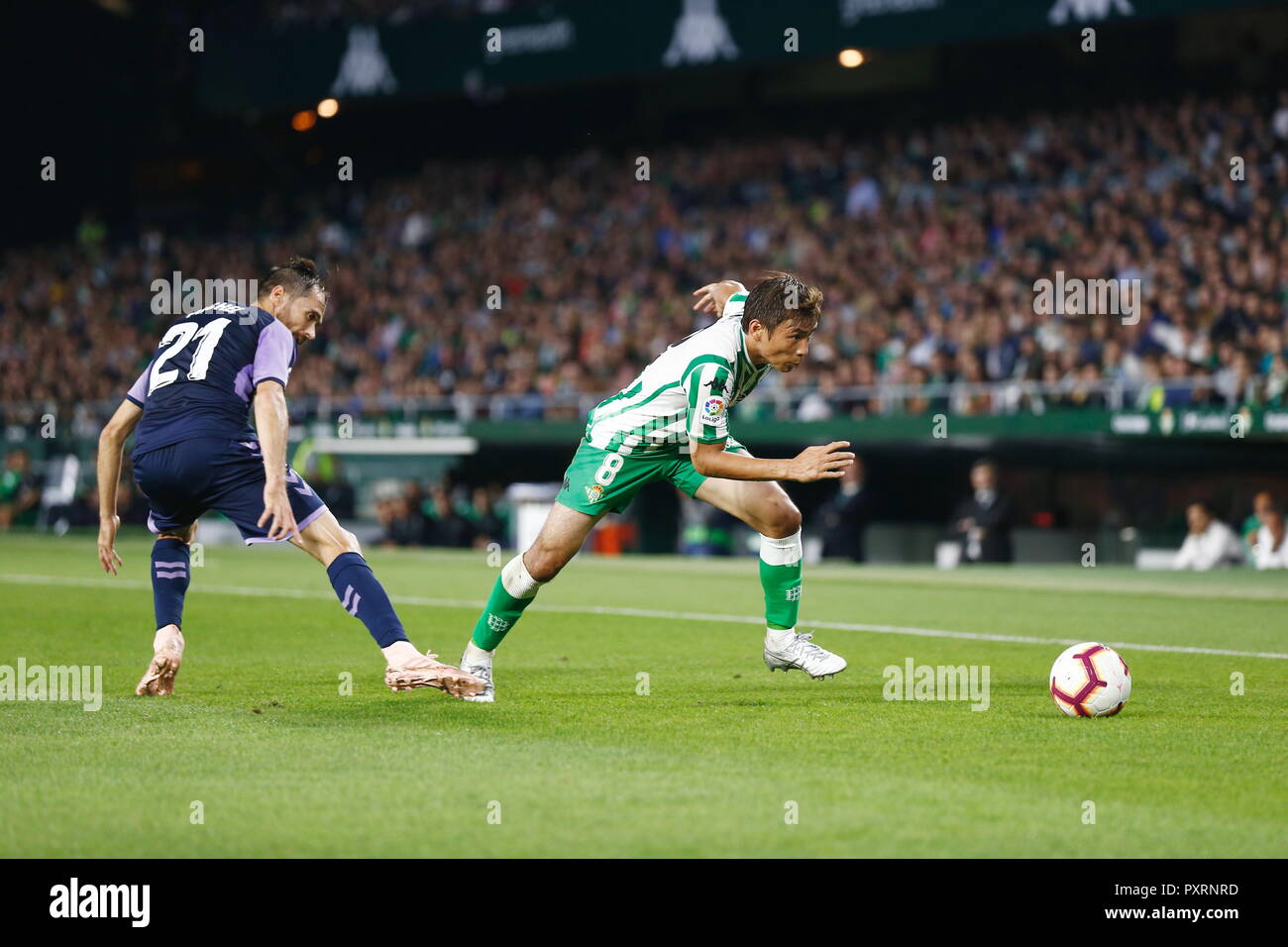 (L-R) Michel (Valladolid), Takashi Inui (Betis), OCTOBER 21, 2018 ...