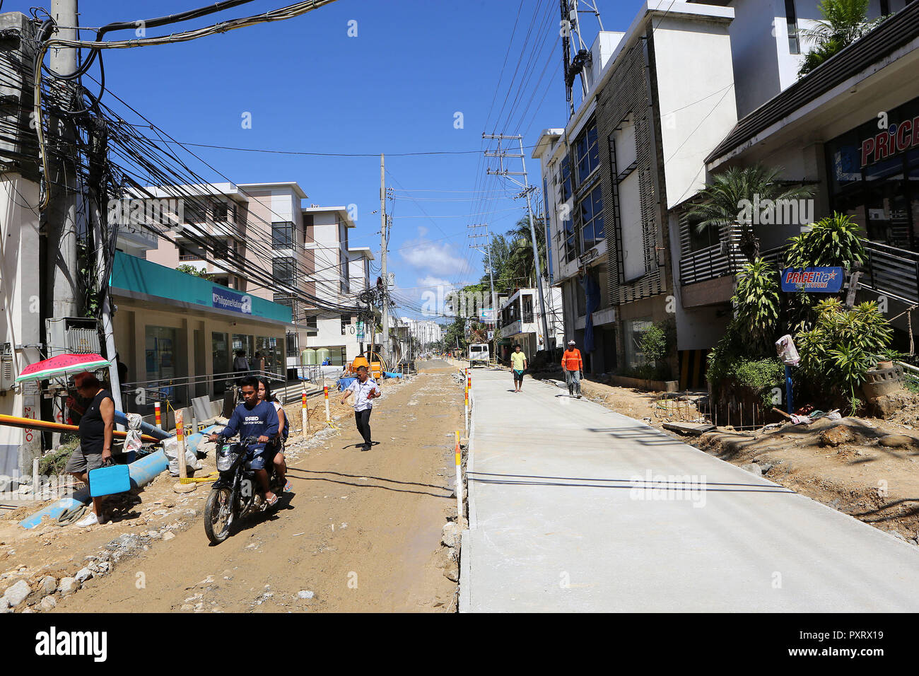 Boracay Island, Philippines. 24th Oct, 2018. A half-completed road is ...