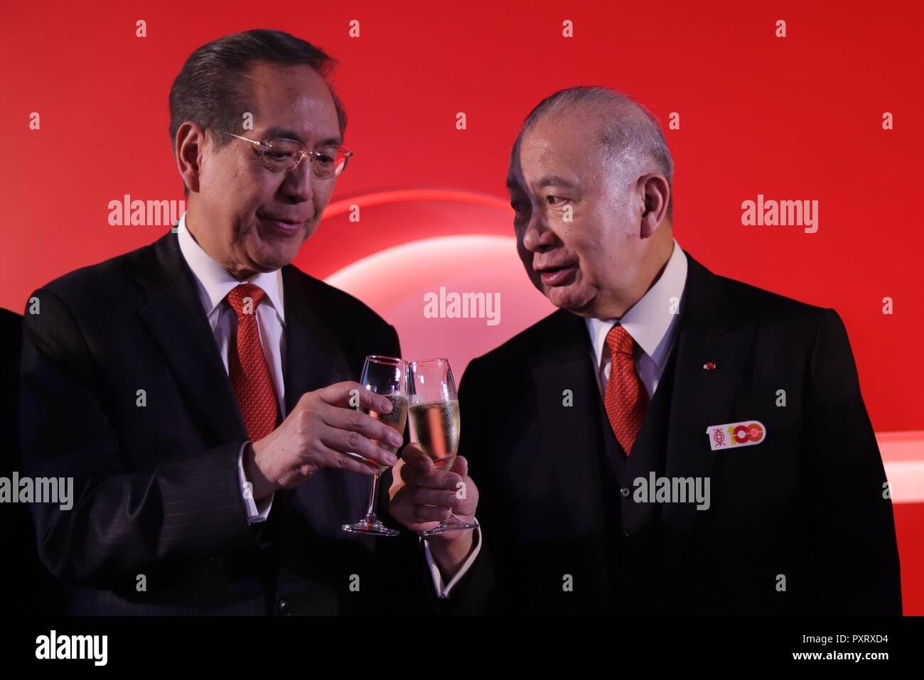 Hong Kong, CHINA. 24th Oct, 2018. Current Chairman and the Chief ...