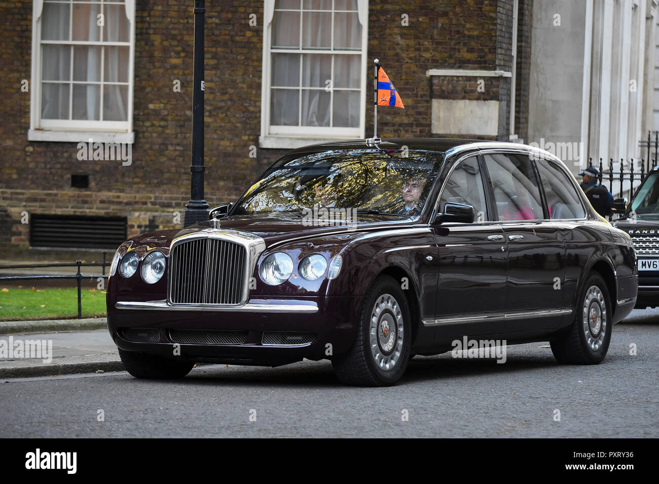 Dutch royal car on downing street hi-res stock photography and images ...