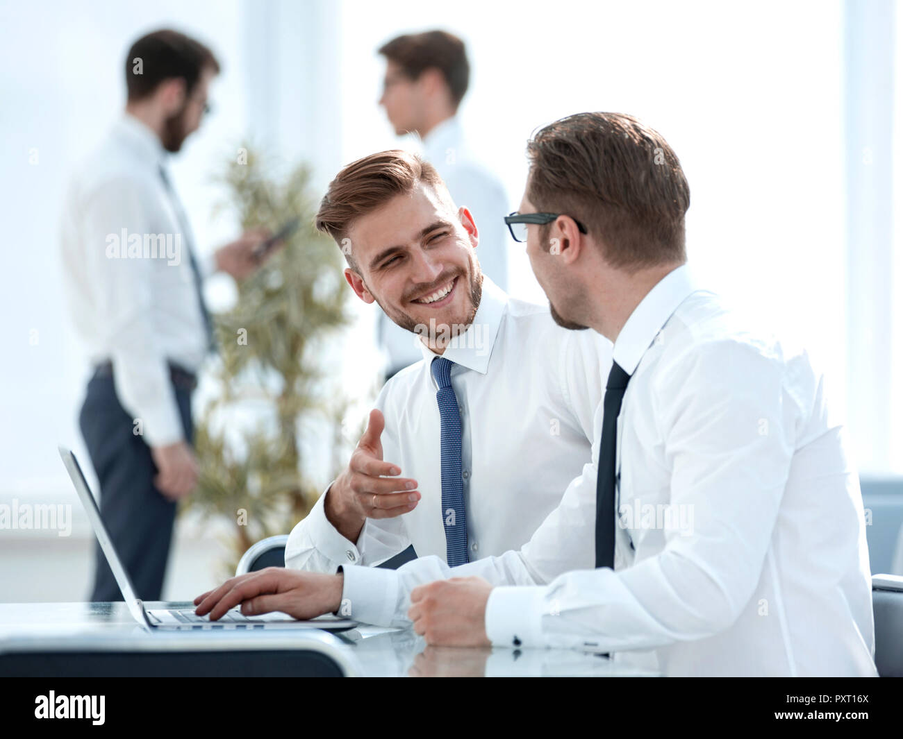 two employees talking in the workplace Stock Photo - Alamy