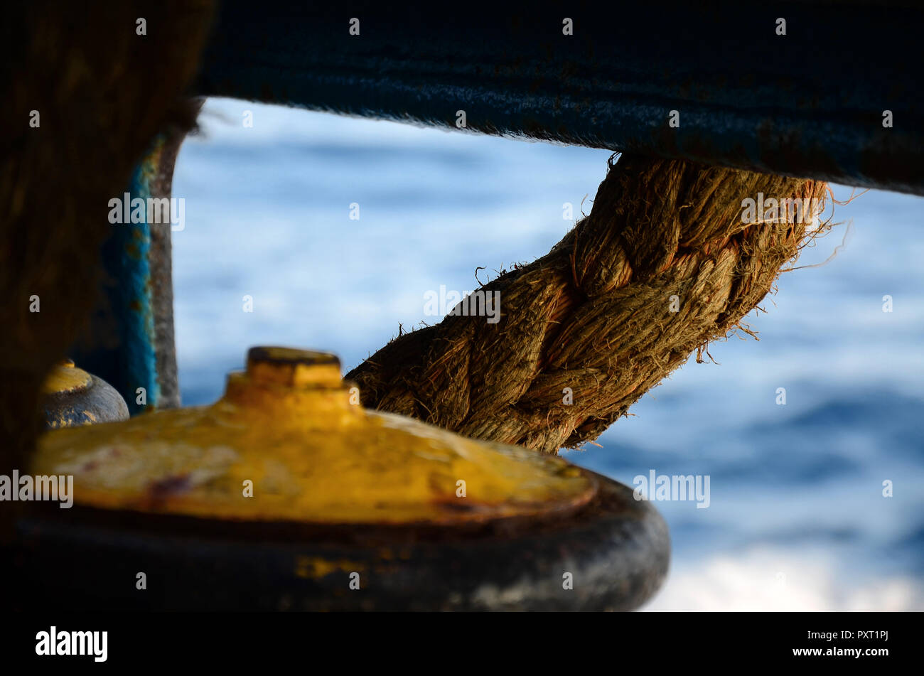 Ferry mooring line rope hi-res stock photography and images - Alamy
