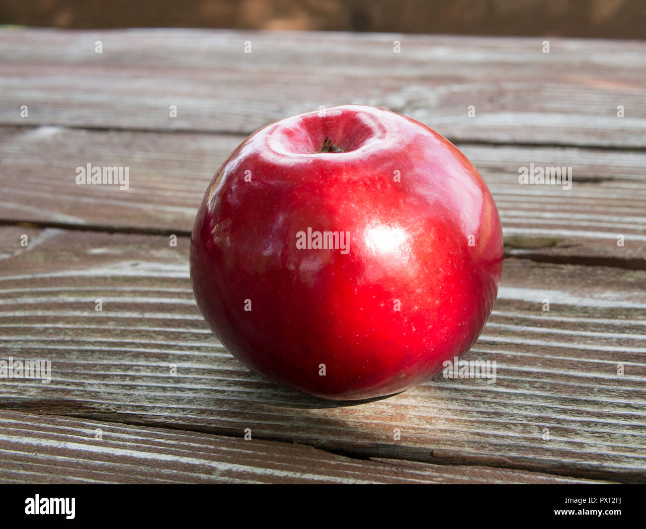 Pile tasty red apples hi-res stock photography and images - Alamy