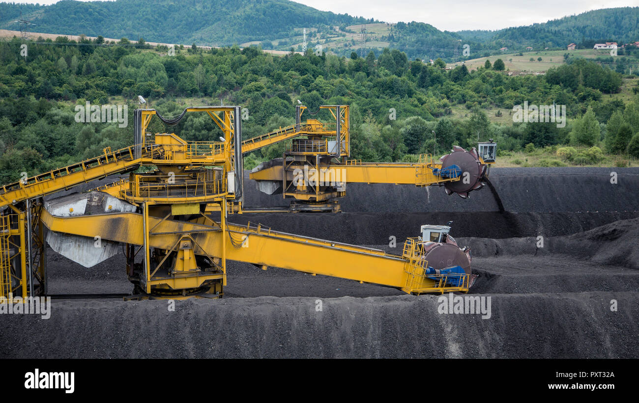 Yellow coal conveyor belt hi-res stock photography and images - Alamy