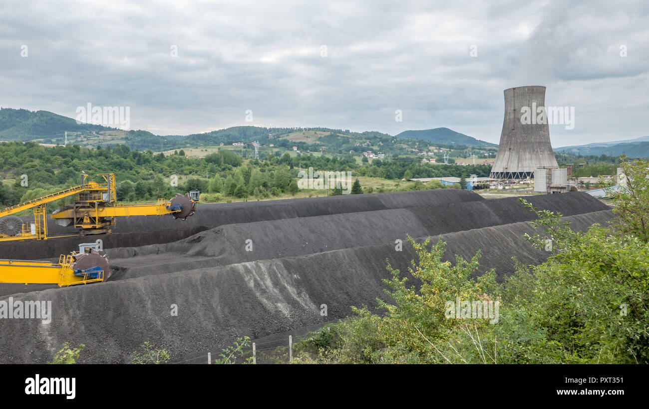 Industrial machines machines delivering coal to power plant Stock Photo ...