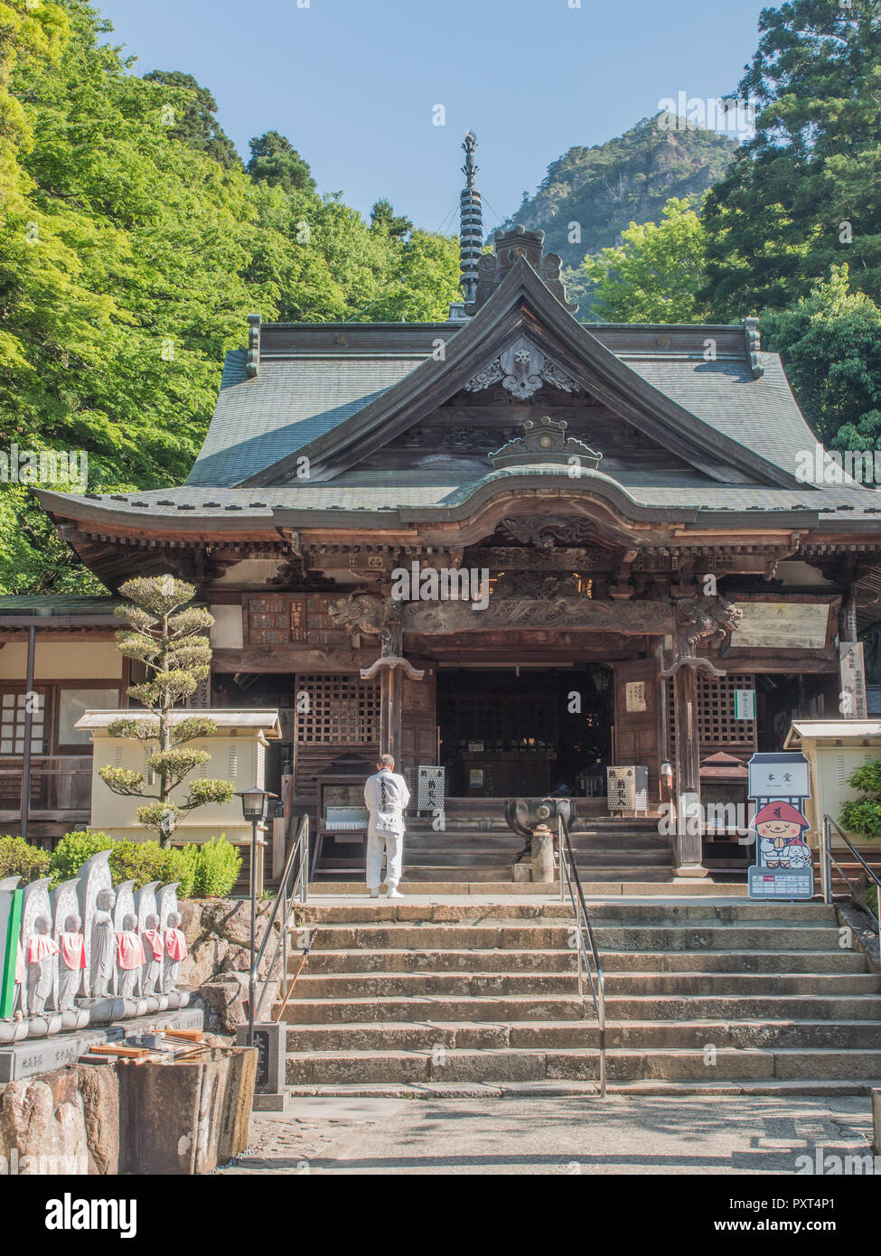 Henro pilgrim praying, hondo main hall, Okuboji temple 88, Shikoku 88 ...