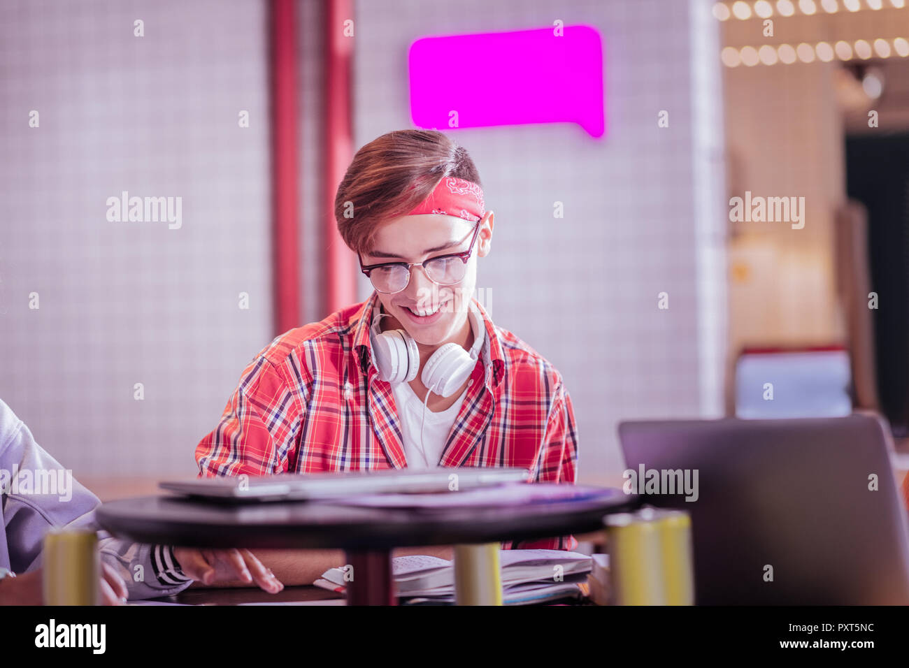 Teen girl making notes hi-res stock photography and images - Alamy