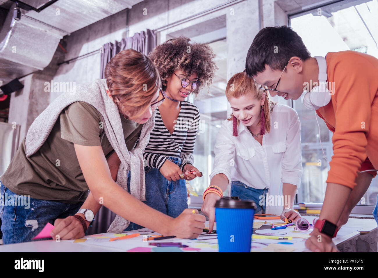Pupils working hi-res stock photography and images - Alamy