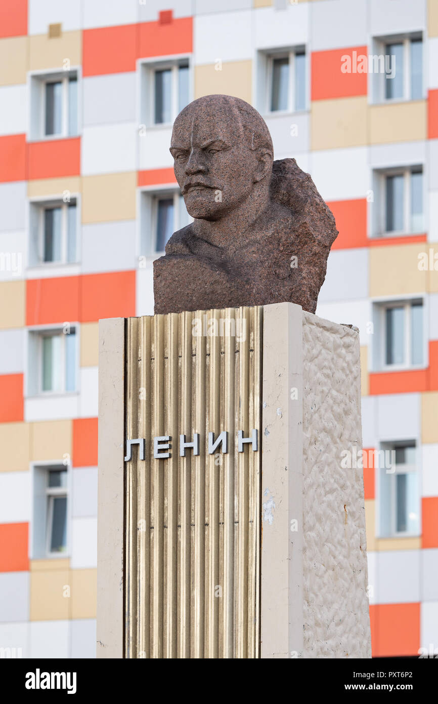 Bust of lenin hi-res stock photography and images - Alamy