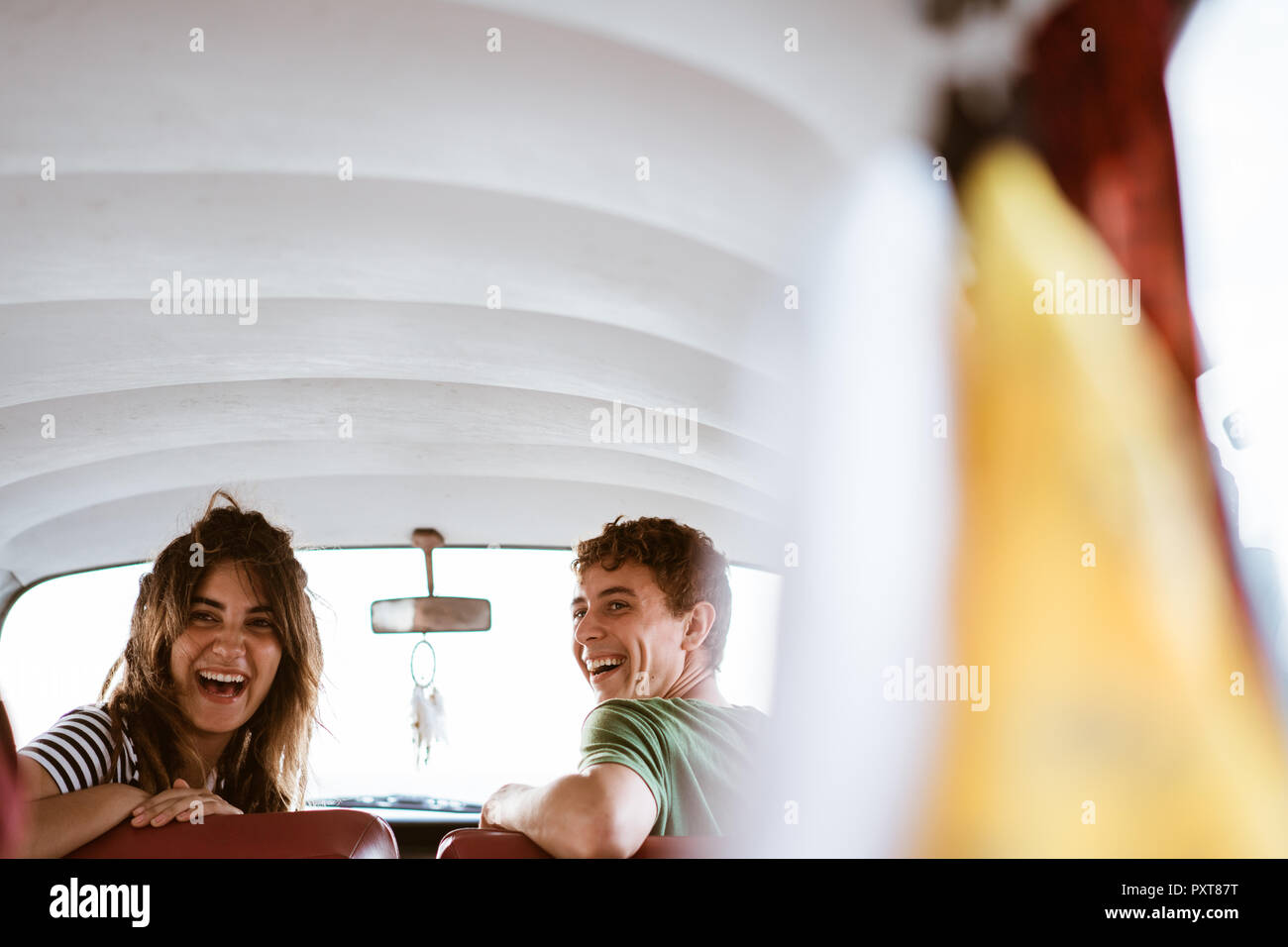 Cheerful young couple on a road trip Stock Photo - Alamy