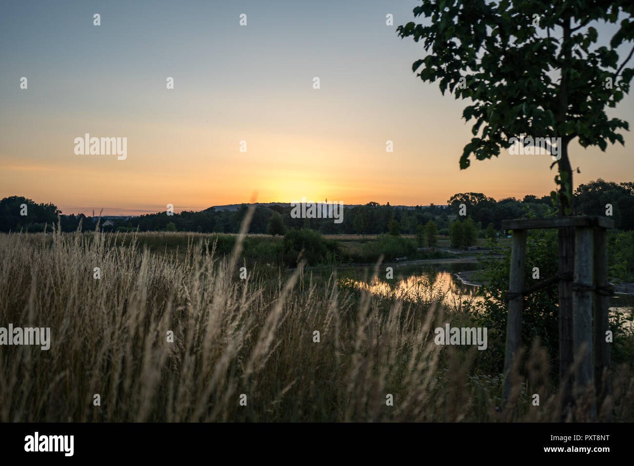 Soft blue sunset sky mirrored hi-res stock photography and images - Alamy