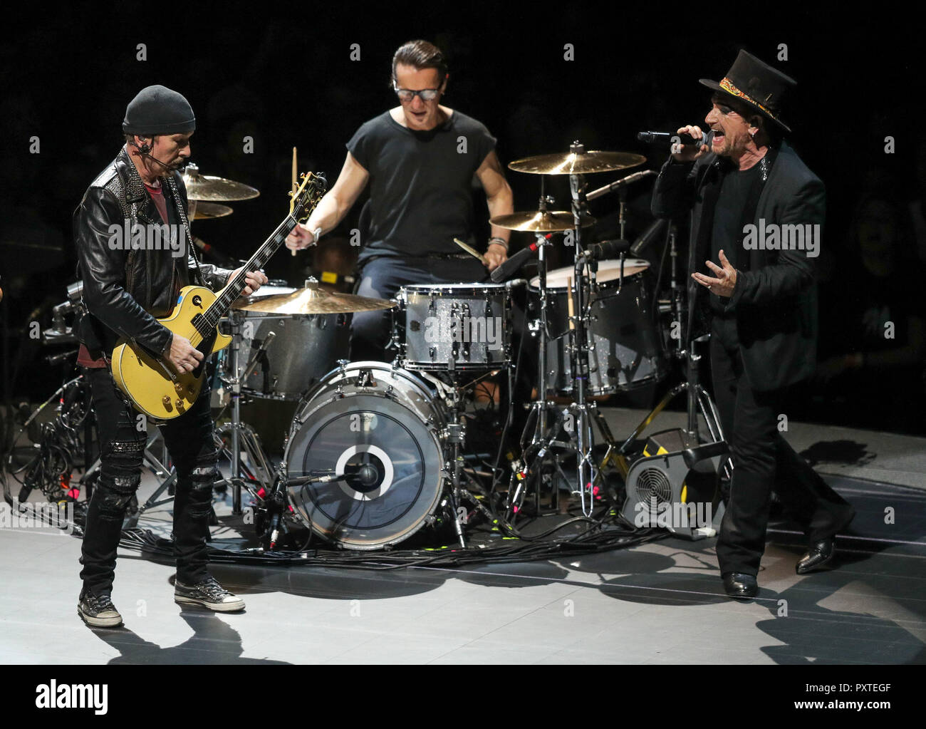 U2 on tour hi-res stock photography and images - Alamy