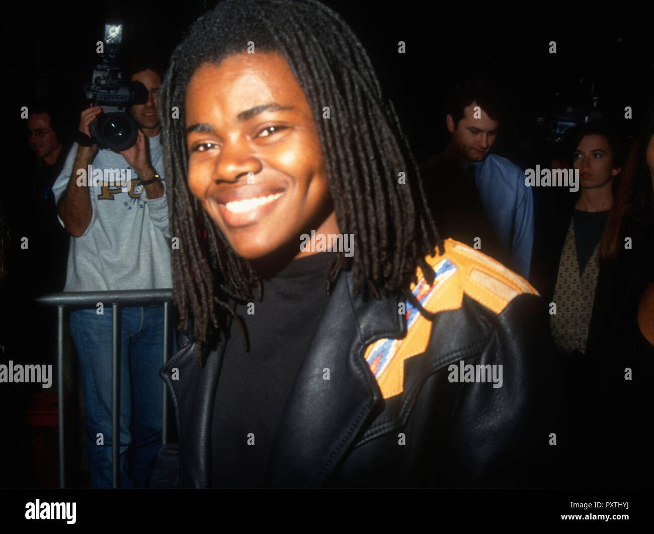 BEVERLY HILLS, CA - NOVEMBER 17: Singer Tracy Chapman attends Warner ...