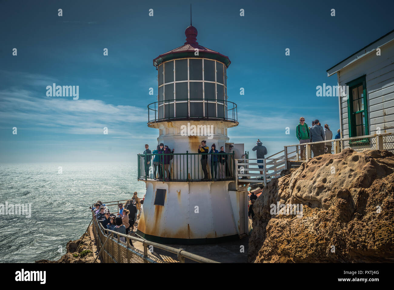 Point Reyes, CA, EUA - MARCH 25 2016: Wind blown high clouds spread as ...