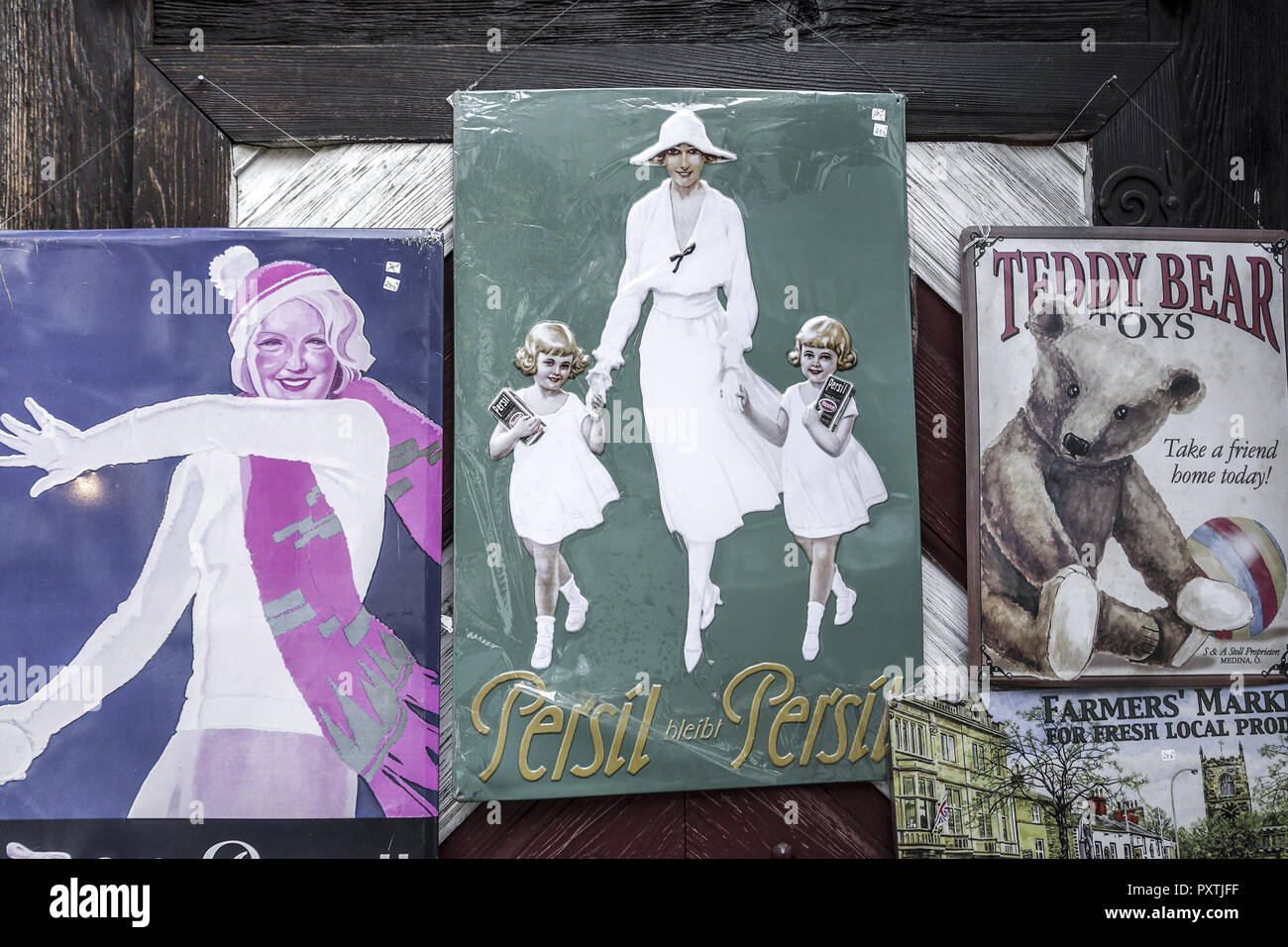 Nostalgic signs hi-res stock photography and images - Alamy