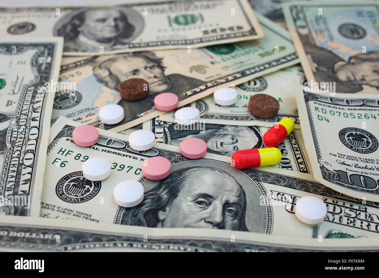 Different medical pills on the background of dollars Stock Photo - Alamy