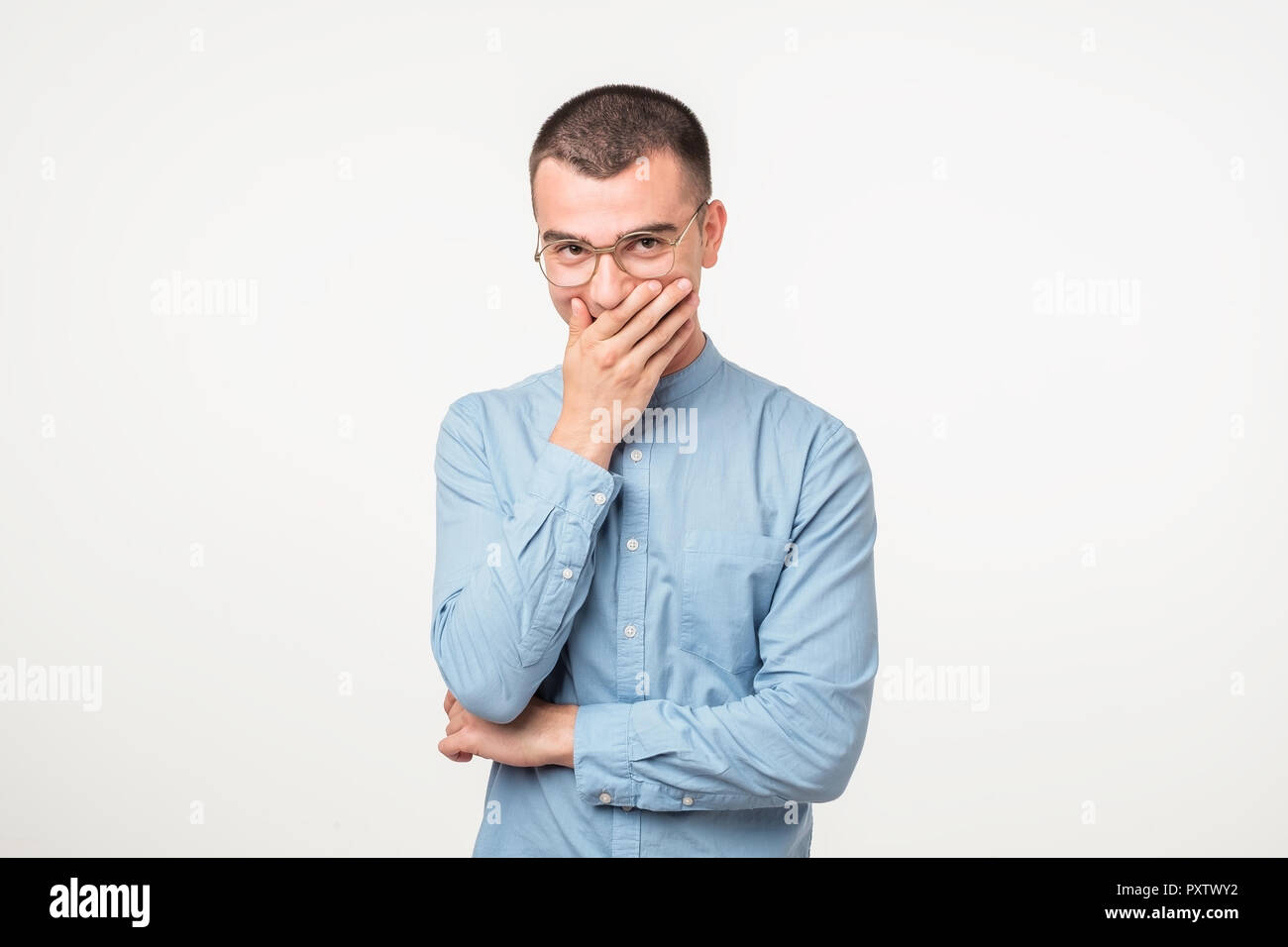 Man hand over mouth laughing hi-res stock photography and images - Alamy