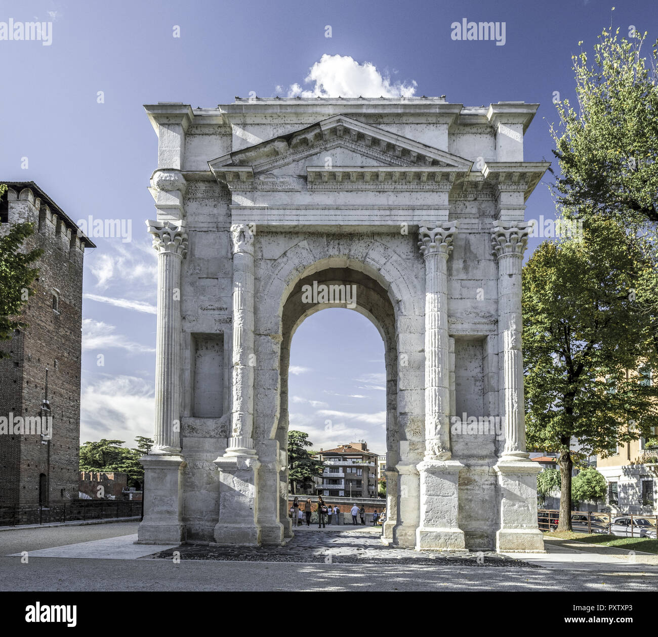 The roman triumphal arch arco dei gavi in verona hi-res stock ...