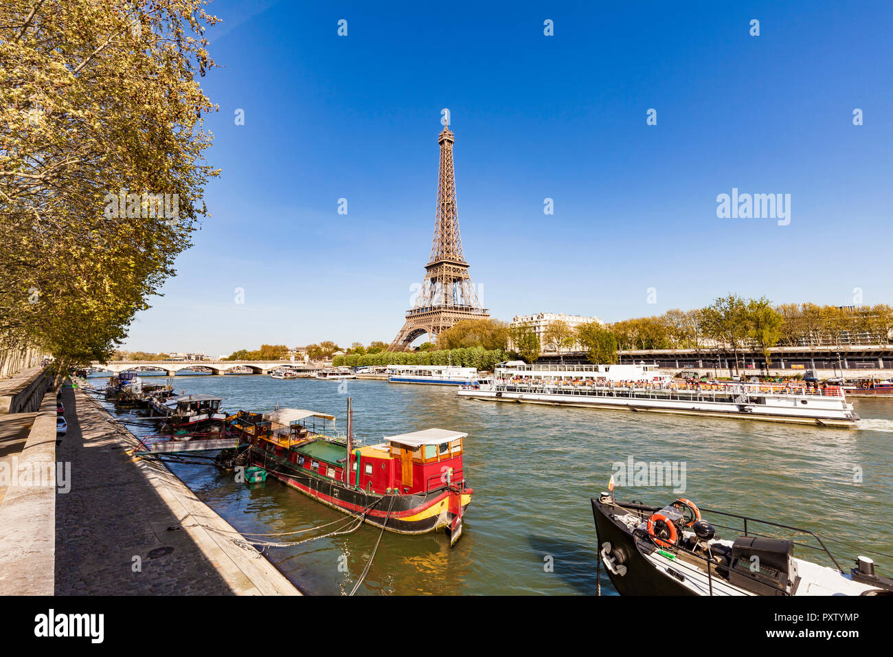 Seine tour eiffel hi-res stock photography and images - Alamy