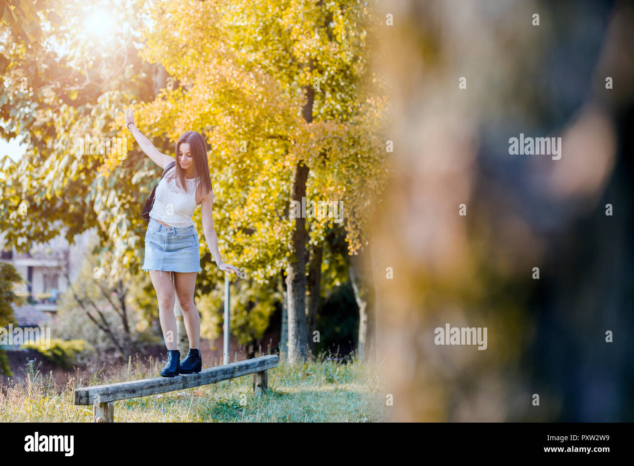 Balancing on one arm hi-res stock photography and images - Alamy