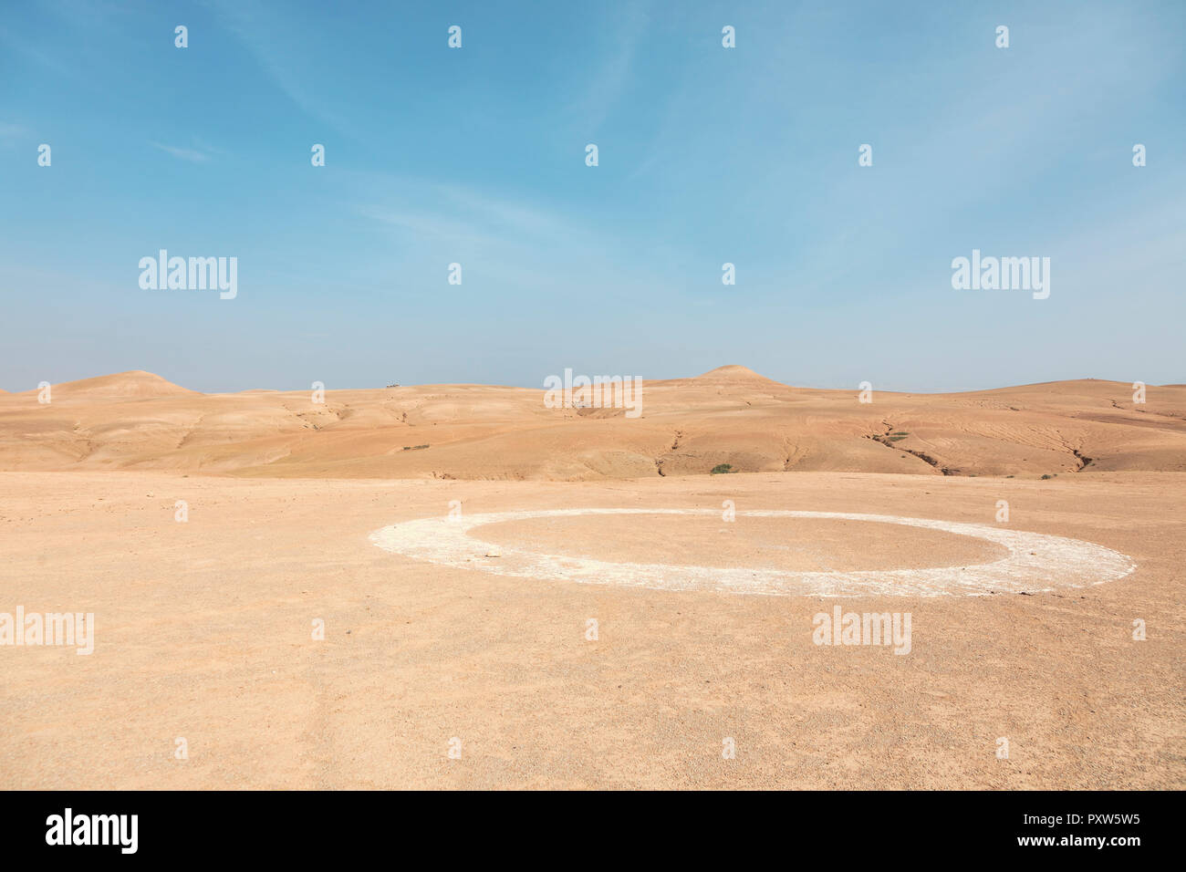 Circle desert hi-res stock photography and images - Alamy