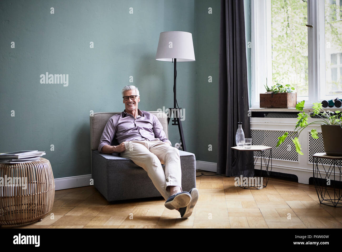 Old man sitting on chair hi-res stock photography and images - Alamy