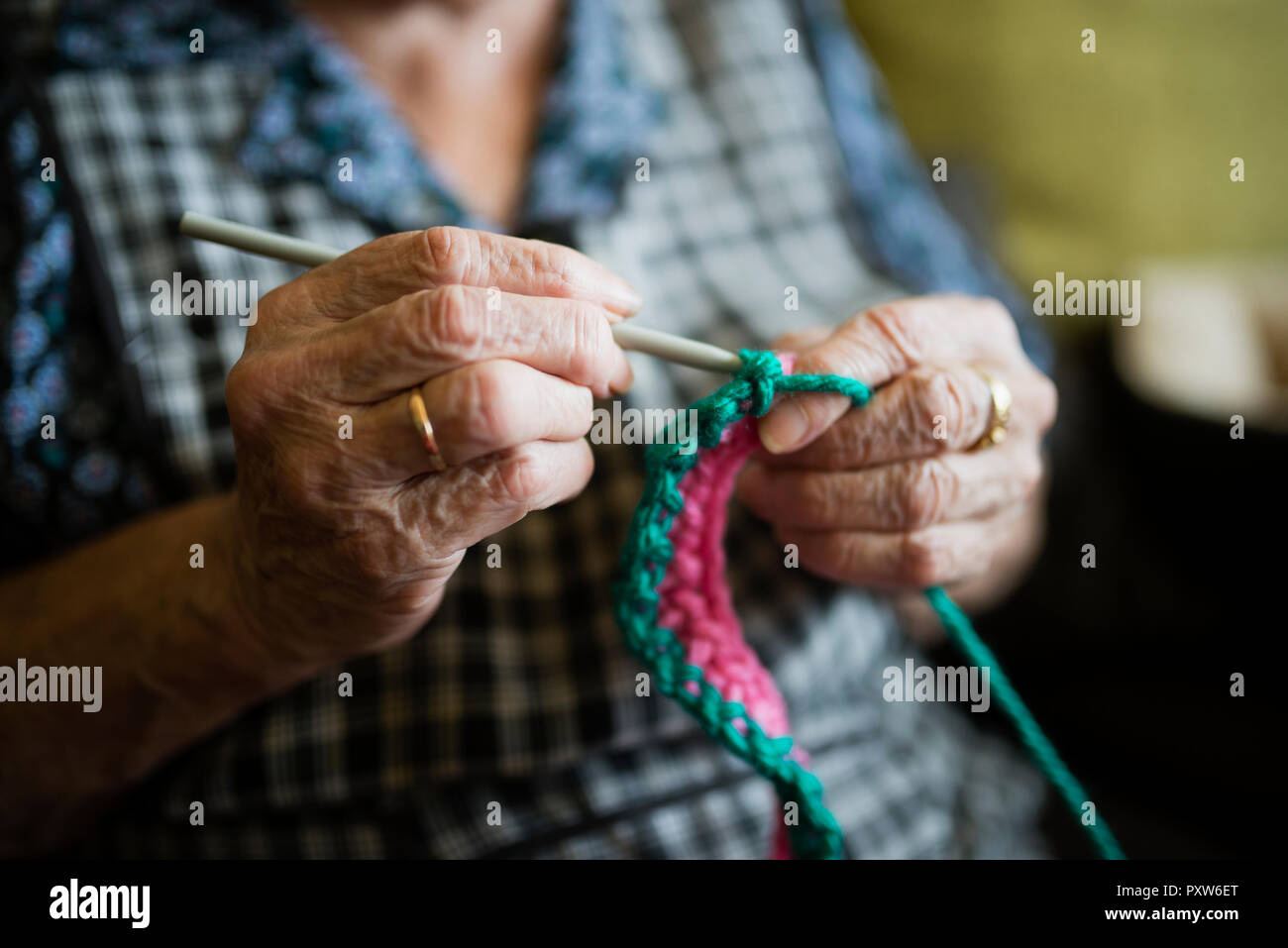 Woman crocheting hi-res stock photography and images - Alamy