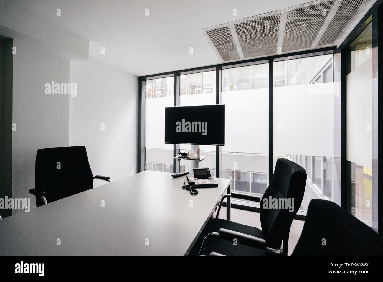 Empty conference room Stock Photo - Alamy