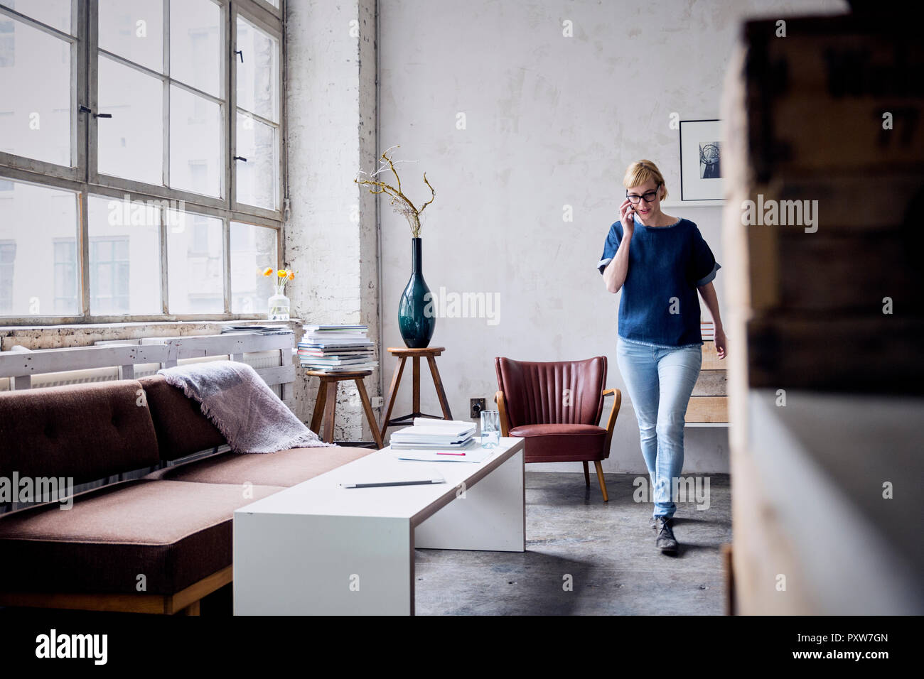 Walking smiling people hi-res stock photography and images - Alamy