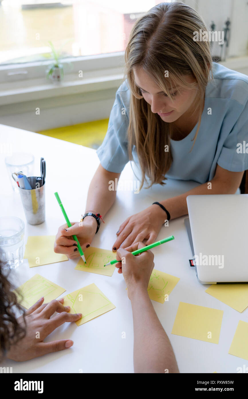 Flat mate notes hi-res stock photography and images - Alamy