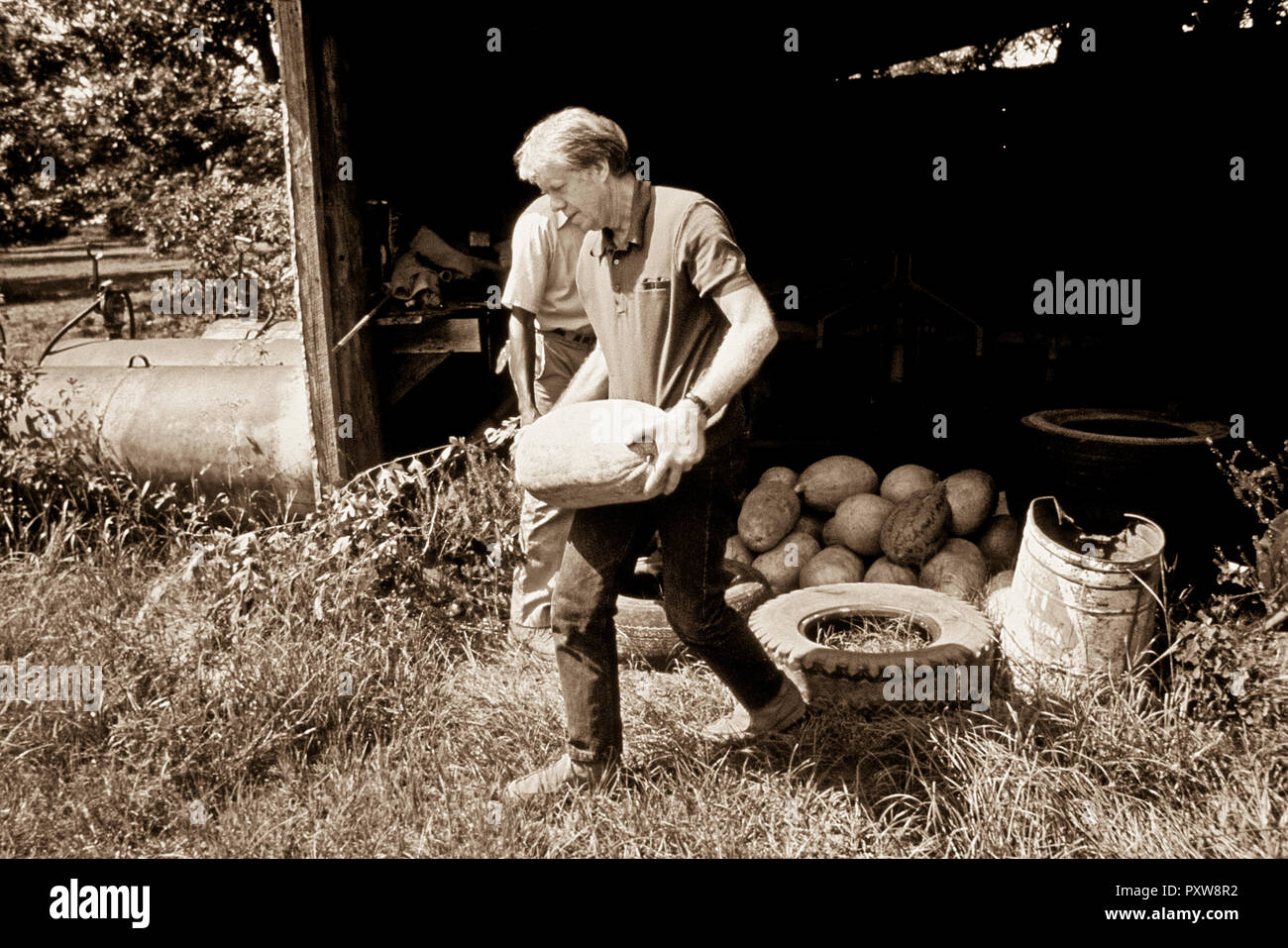 Jimmy carter and rosalynn carter walking hi-res stock photography and ...