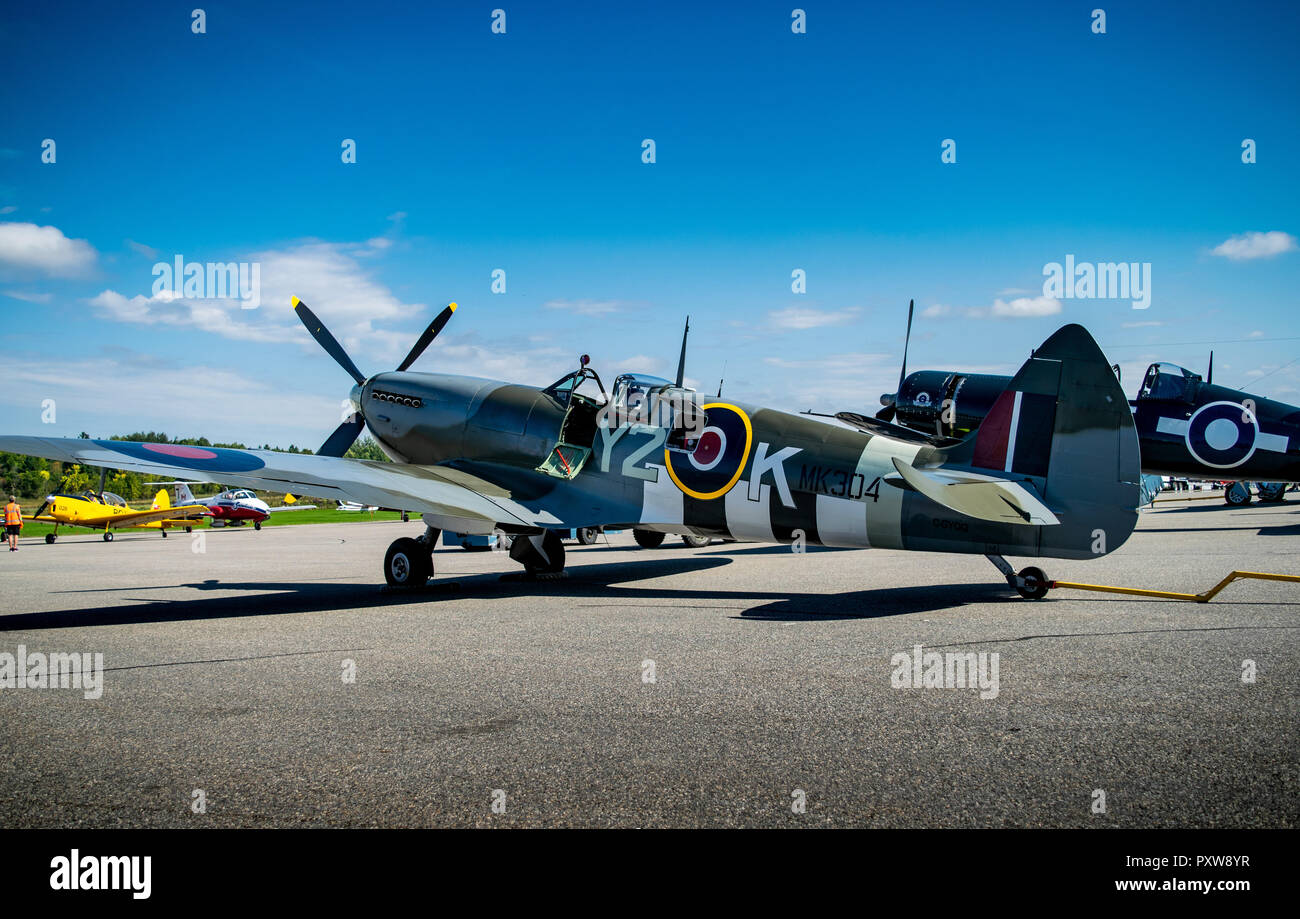 Spitfire mk ix hi-res stock photography and images - Alamy