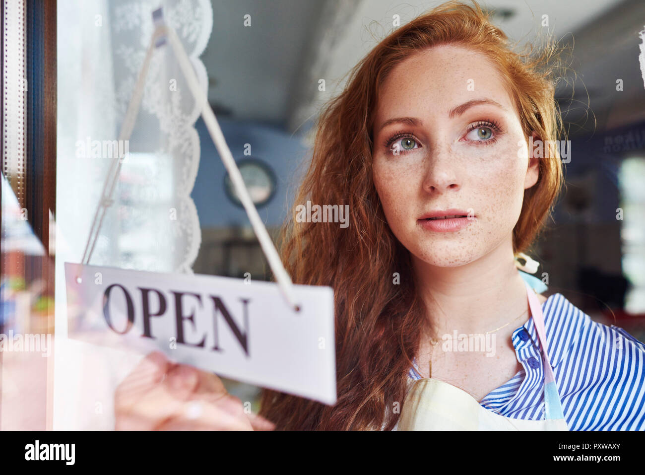 Opening shop hi-res stock photography and images - Alamy