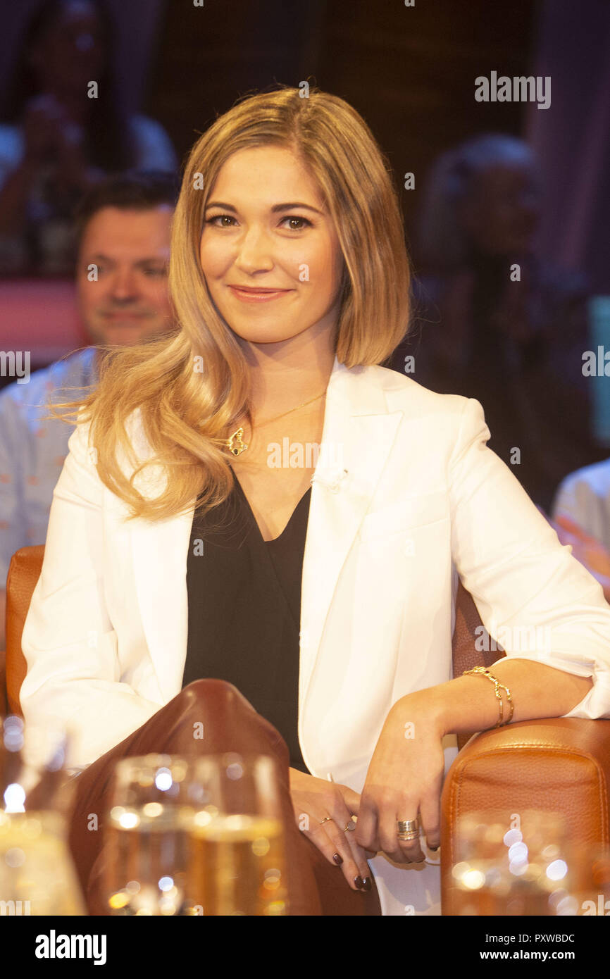 Parazzi hi-res stock photography and images - Alamy