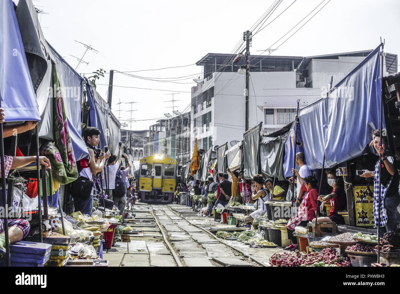 Maeklong Train Market Stock Photo - Alamy